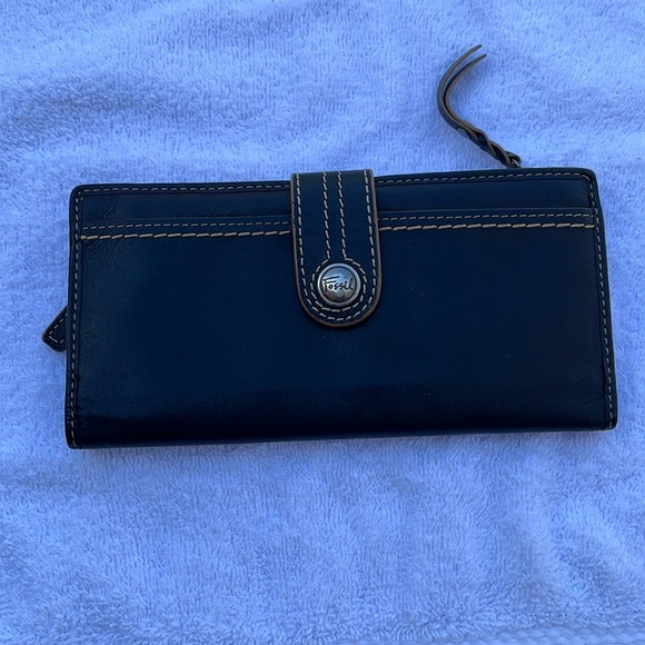 Fossil | Bags | Fossil Genuine Leather Black Wallet | Poshmark